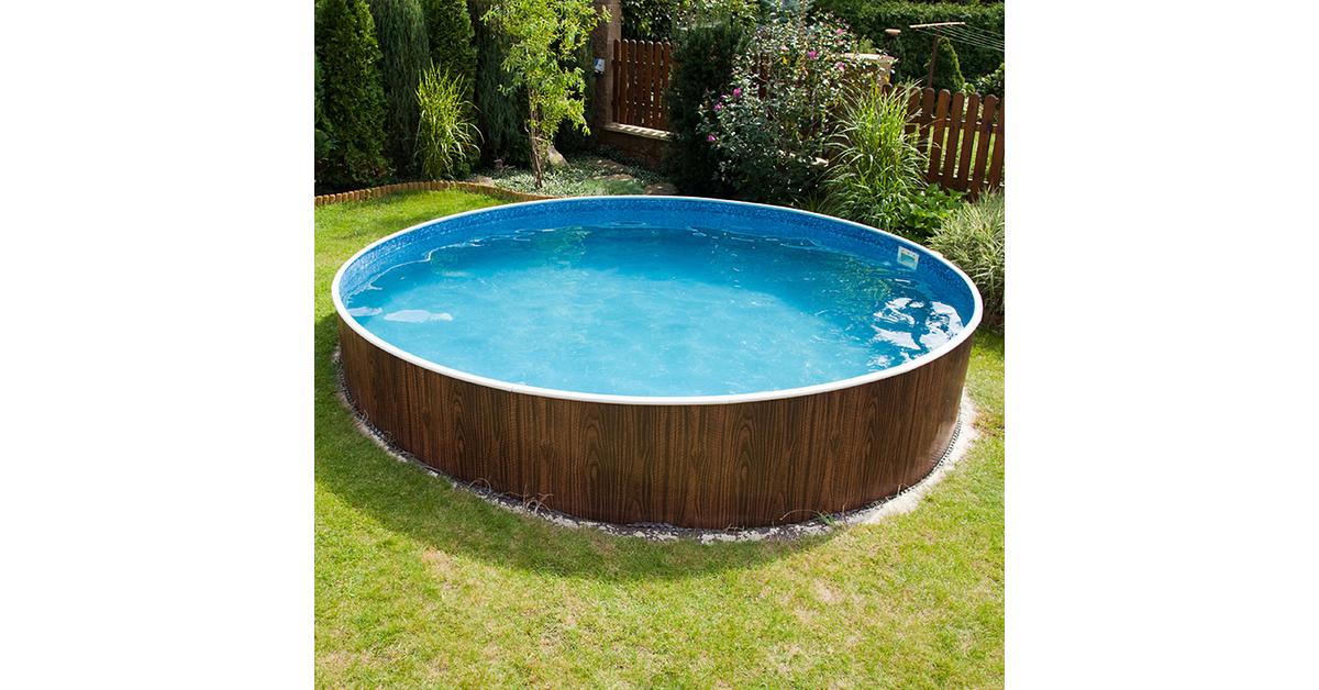 Kerti medence a Szaniterek között